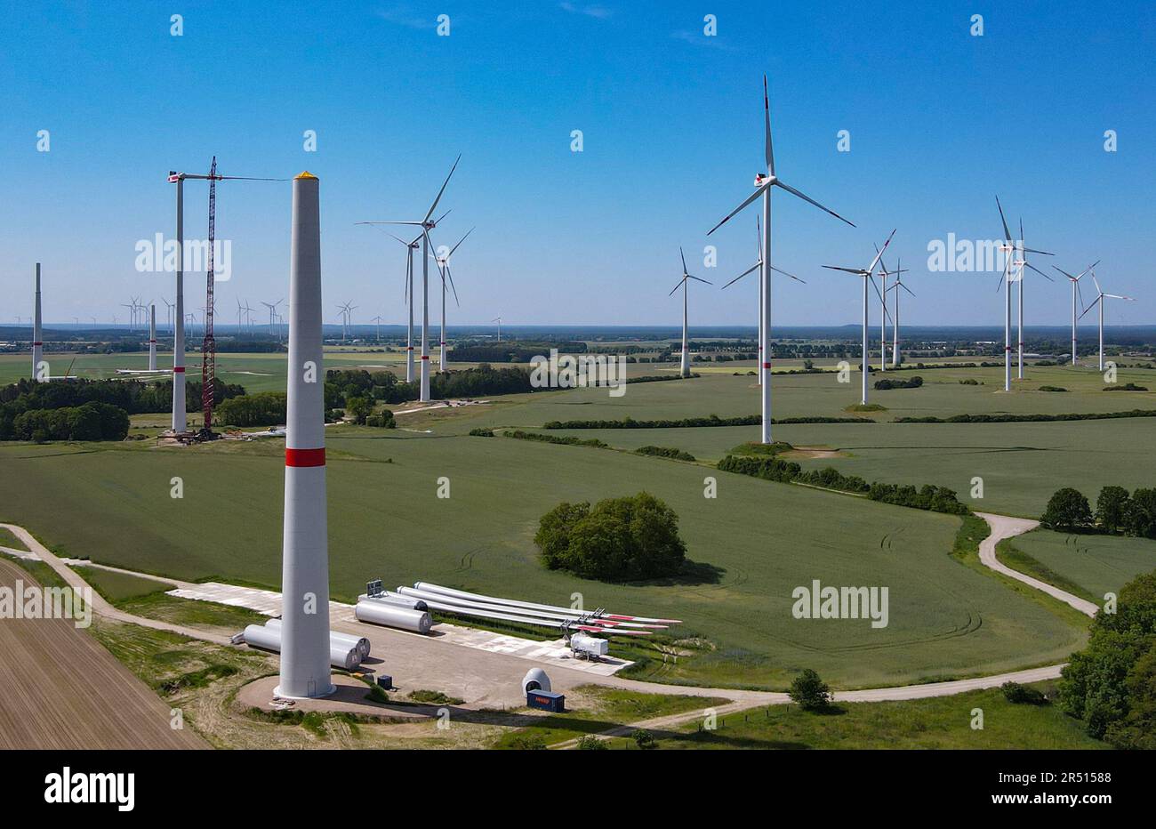 31 May 2023, Brandenburg, Jacobsdorf: The construction site for a new ...