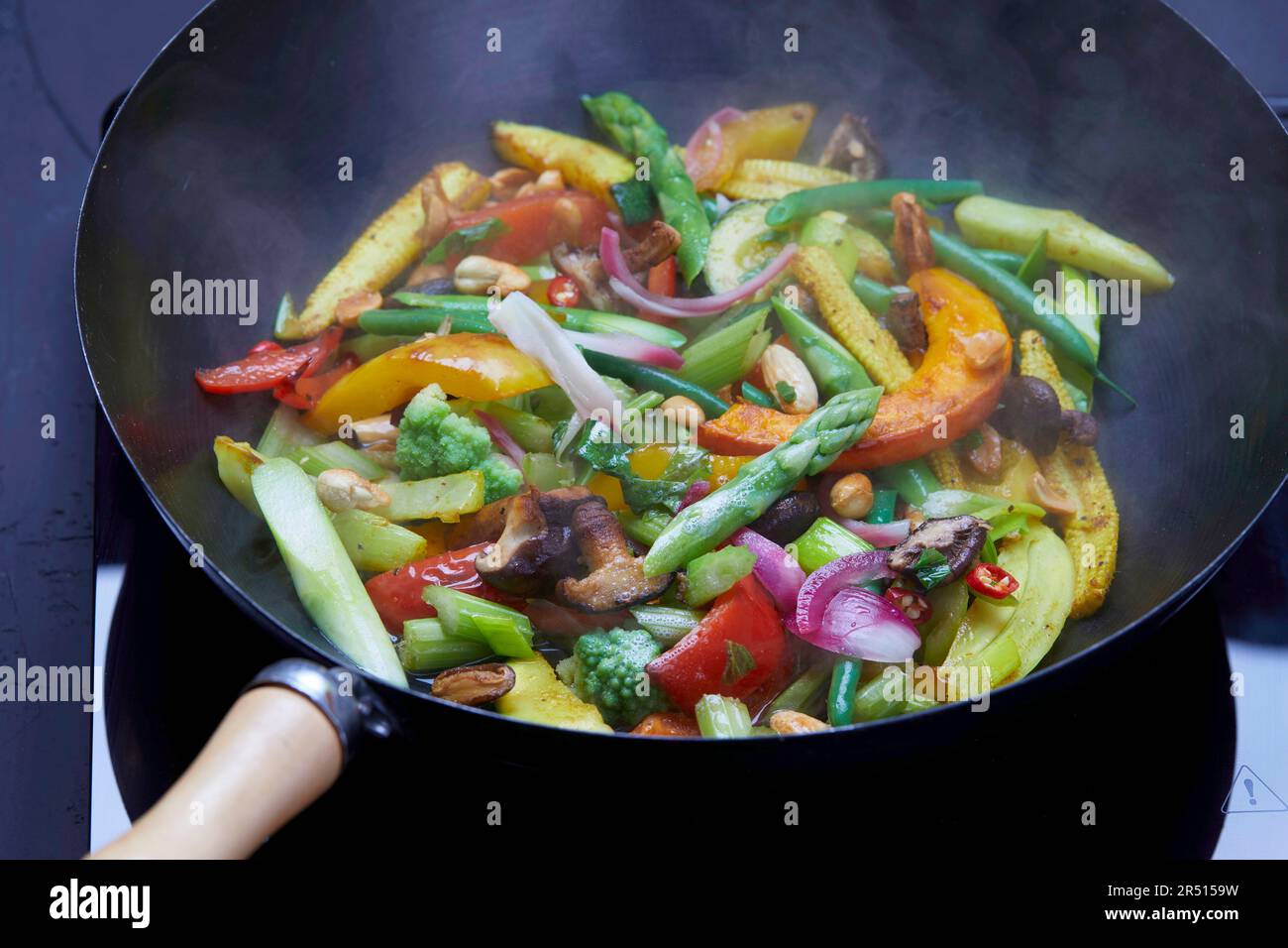 Wok vegetables hi-res stock photography and images - Alamy