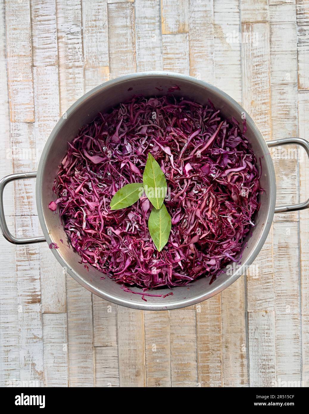 Sliced red cabbage with bay leaf Stock Photo - Alamy