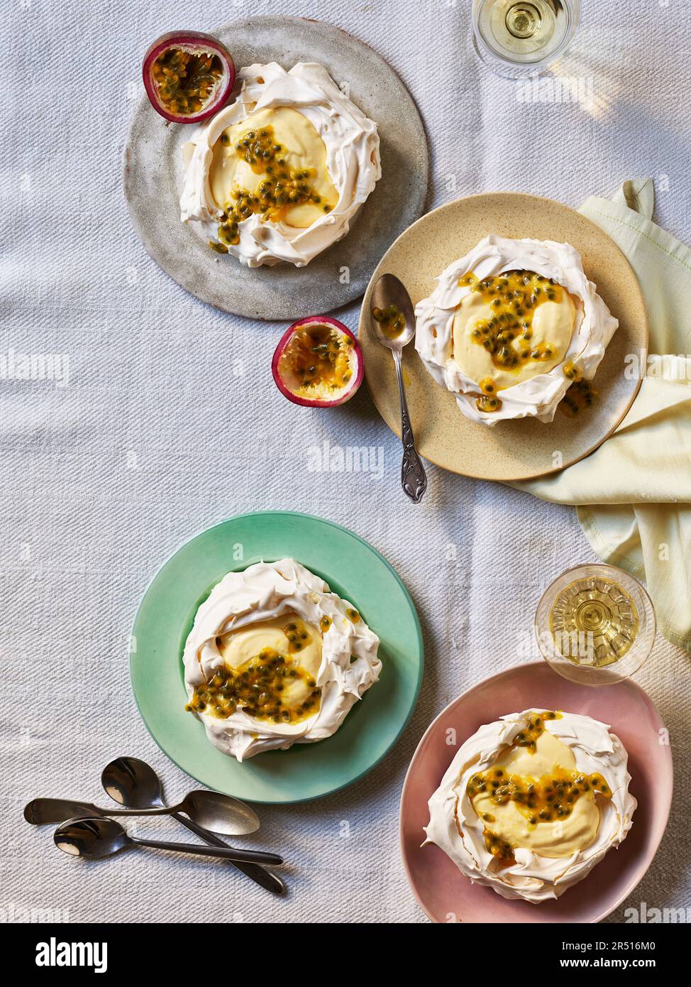 Passion fruit pavlova hi-res stock photography and images - Alamy