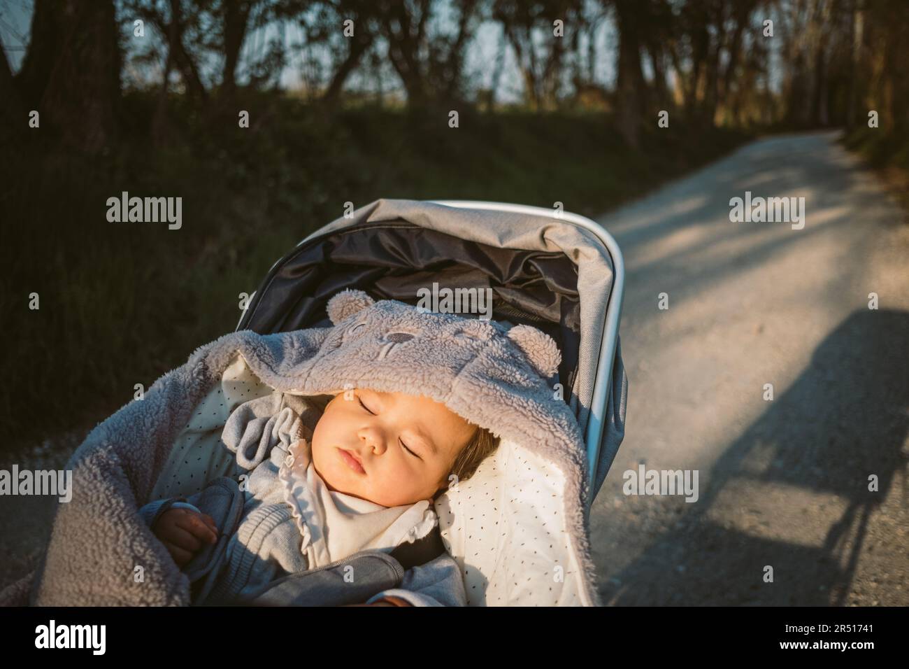 Little girl sleeping in park hi-res stock photography and images - Alamy