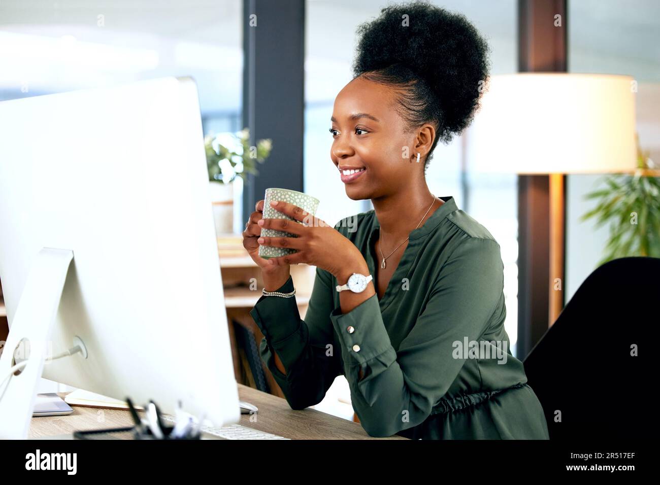 African manager receptionist hi-res stock photography and images - Alamy