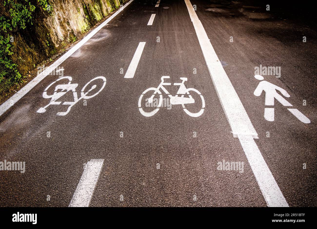 Asphalt route sign hi-res stock photography and images - Alamy