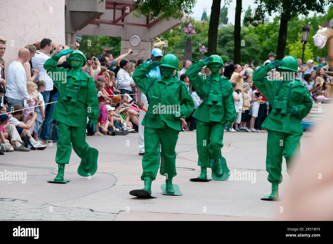 Do Disneyland Paris Employees Speak English at Cassandra Wasinger blog