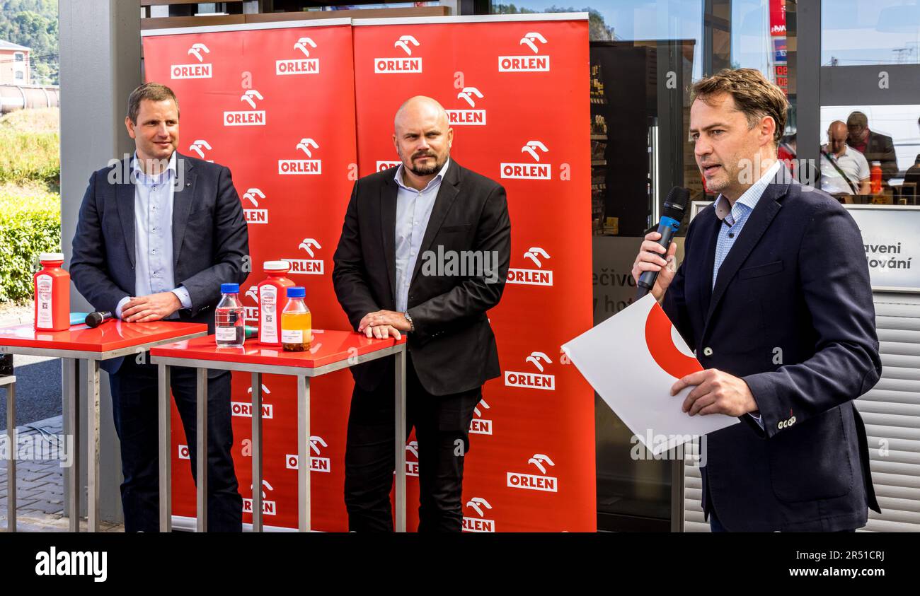 From left CEO of ORLEN UniCRE Jiri Hajek, researcher Vladimir Honig ...