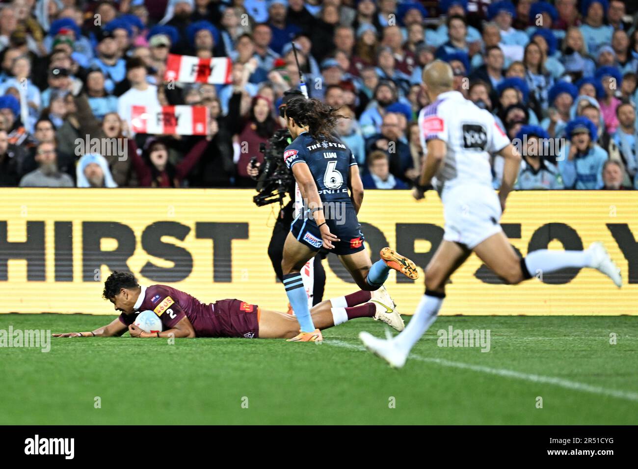 Selwyn Cobbo of the Maroons scores a try during State of Origin 2023 ...
