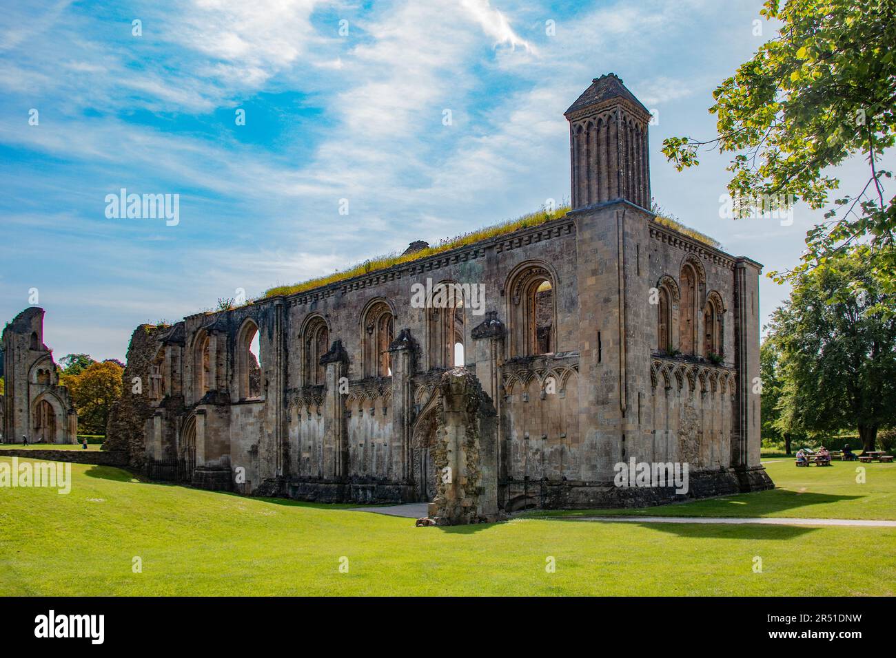 Beautiful Lady Chapel & Great Church, Glastonbury Abbey, Somerset Stock ...