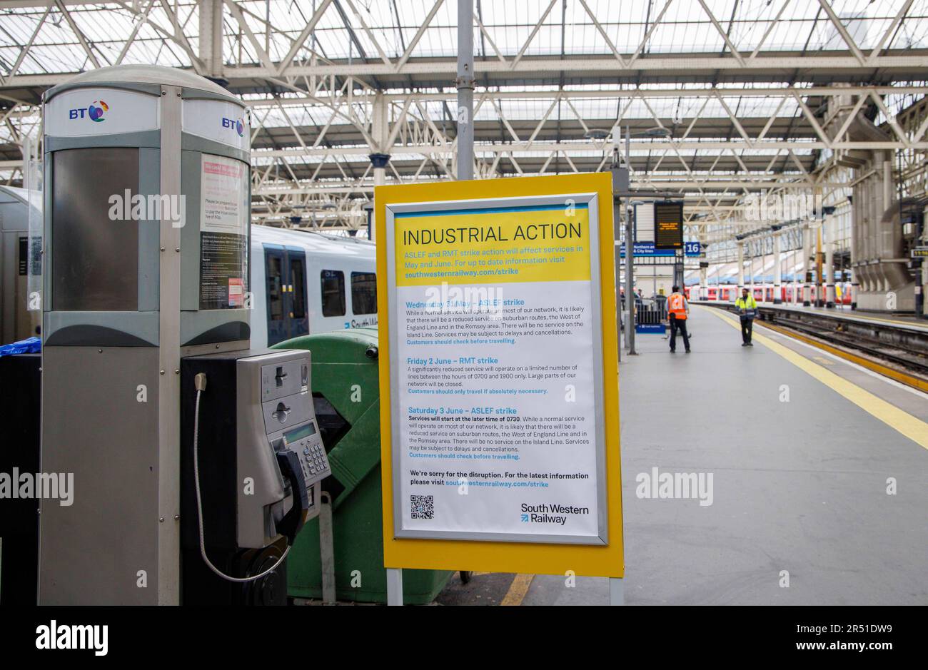 Watrerloo station hi-res stock photography and images - Alamy