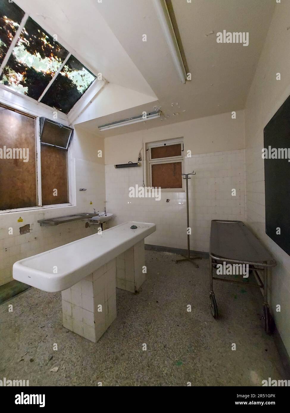 NORTHERN WALES, UK: CREEPY IMAGES of a Welsh abandoned Morgue that is ...