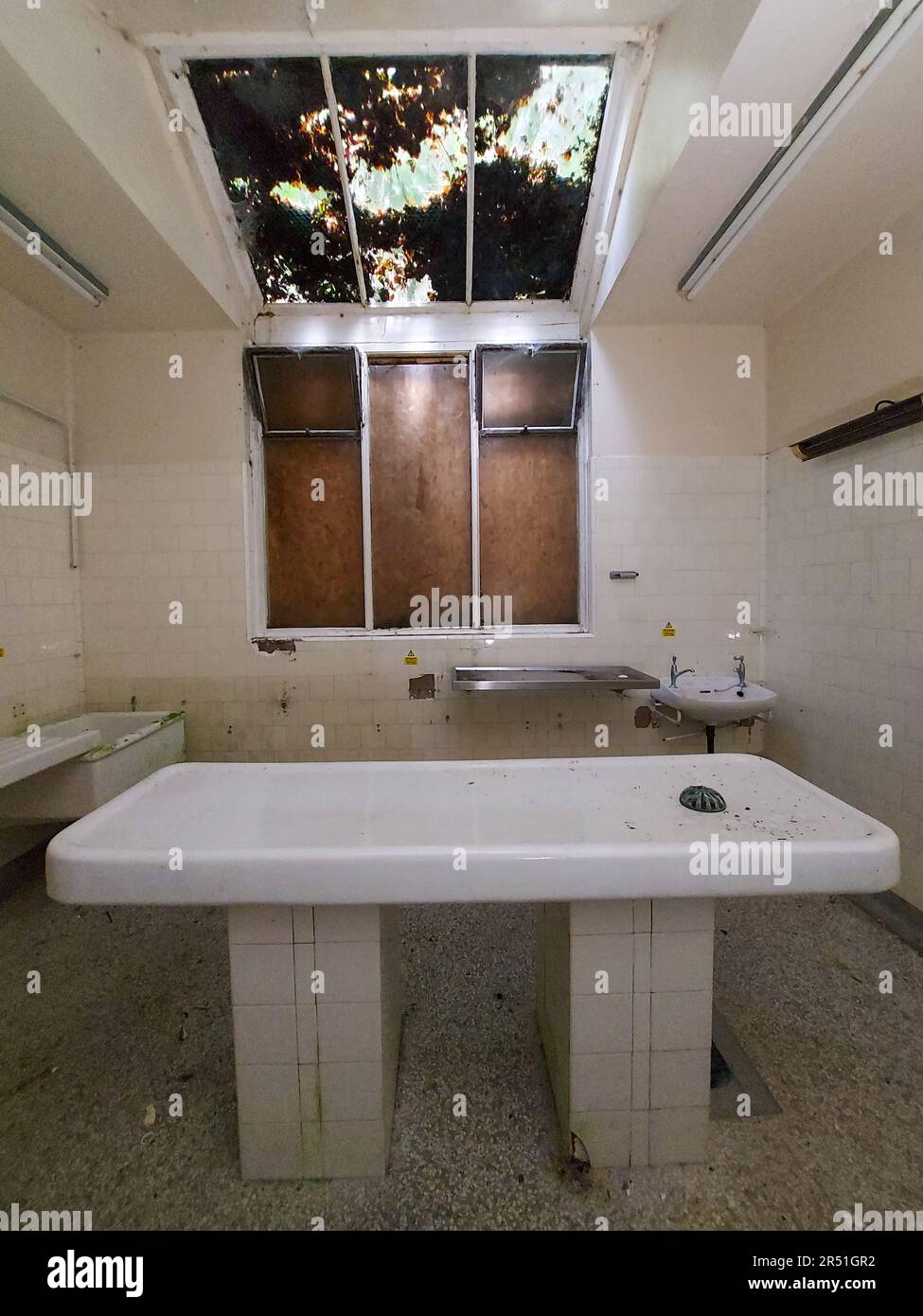 NORTHERN WALES, UK: CREEPY IMAGES of a Welsh abandoned Morgue that is ...