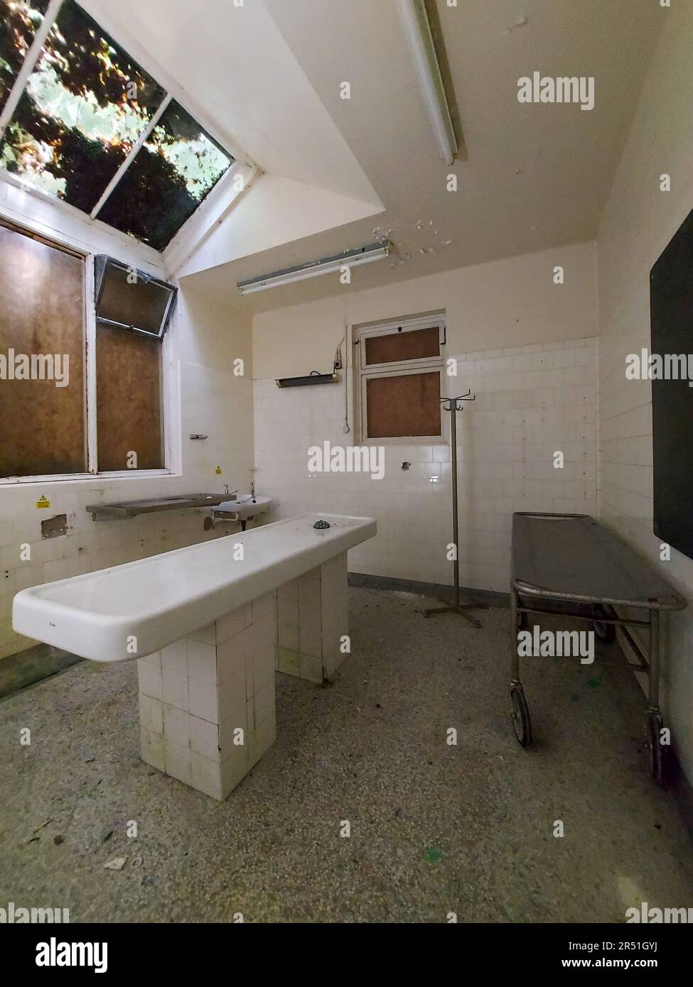 NORTHERN WALES, UK: CREEPY IMAGES of a Welsh abandoned Morgue that is ...