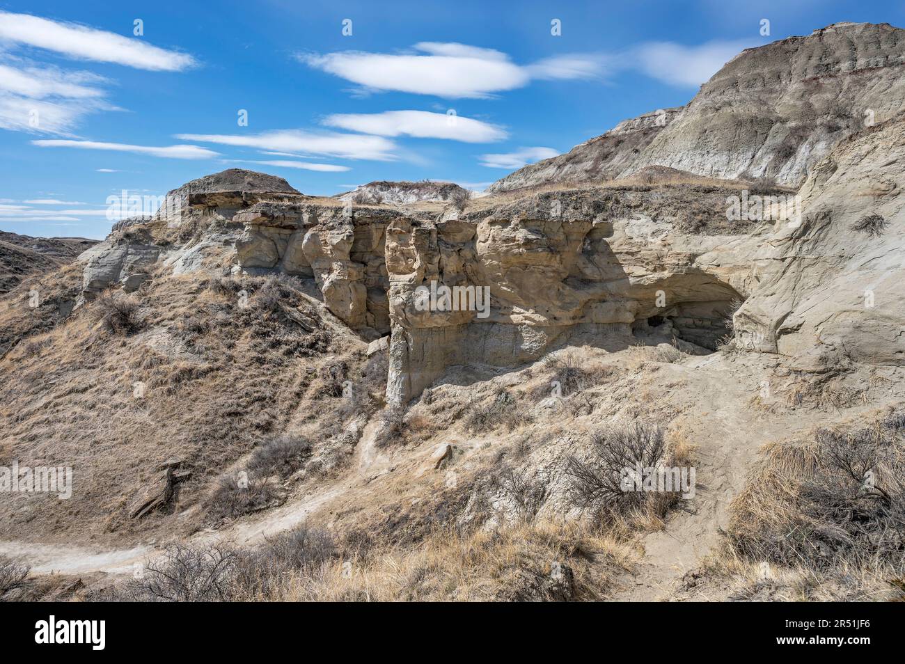 Eroded land formations at Dinosaur Provincial Park, Alberta, Canada ...