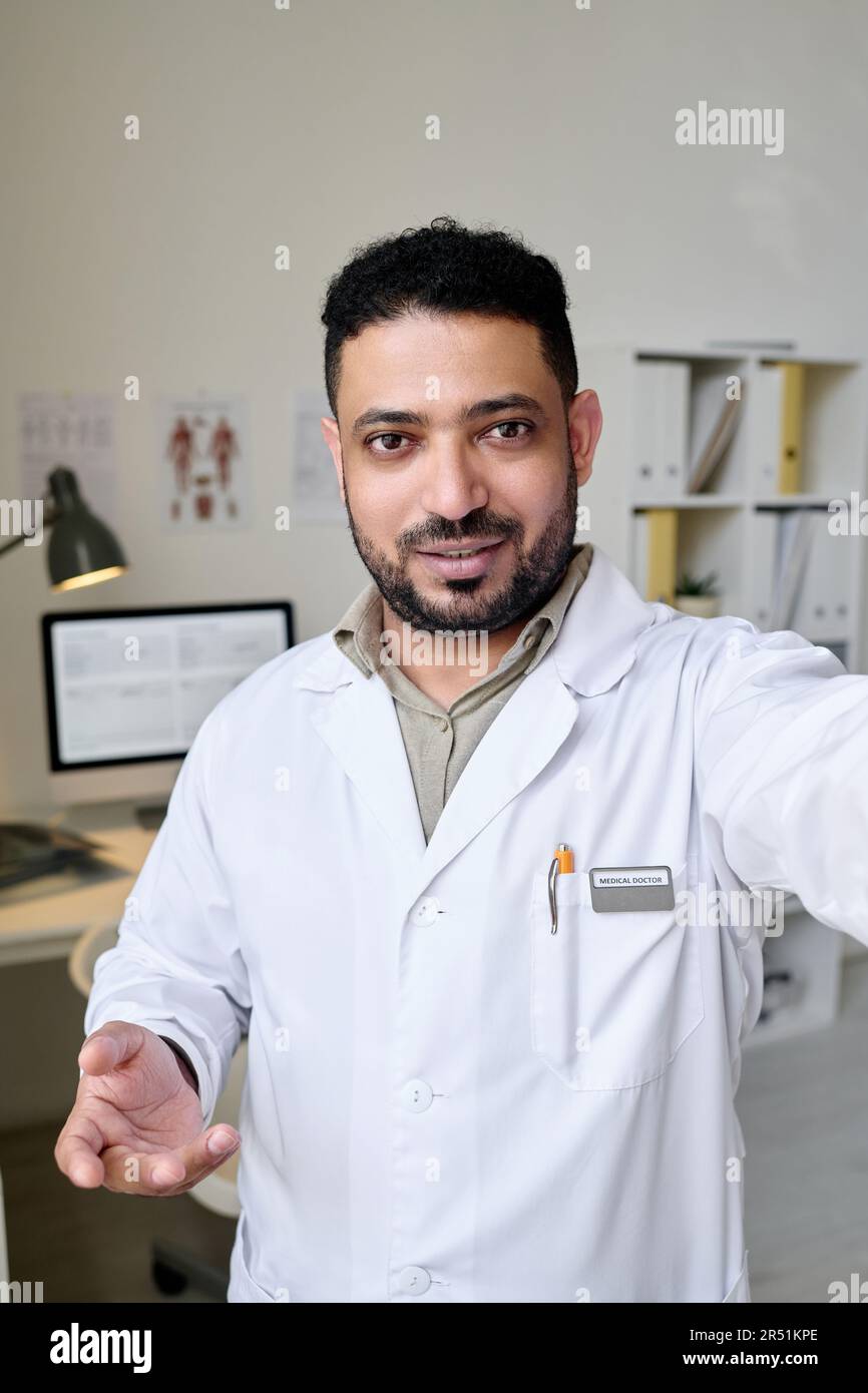 Vertical video general practitioner doctor hi-res stock photography and ...
