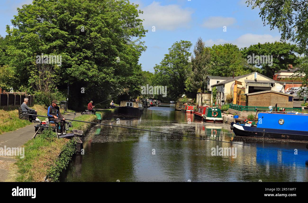 Marina on the leeds liverpool canal hi-res stock photography and images ...