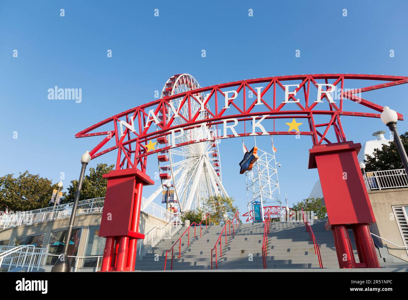 USA, Illinois, Chicago, Navy Pier Park entrance with Ferris Wheel Stock ...