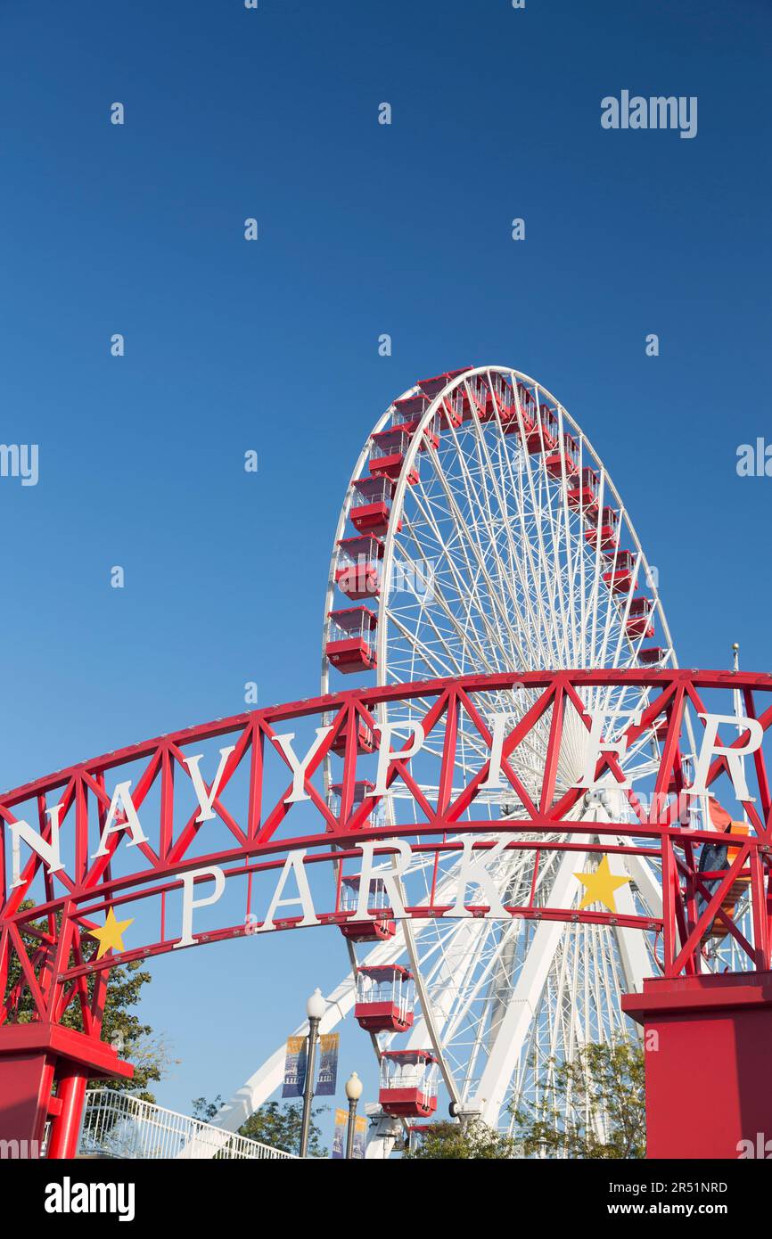 USA, Illinois, Chicago, Navy Pier Park entrance with Ferris Wheel Stock ...