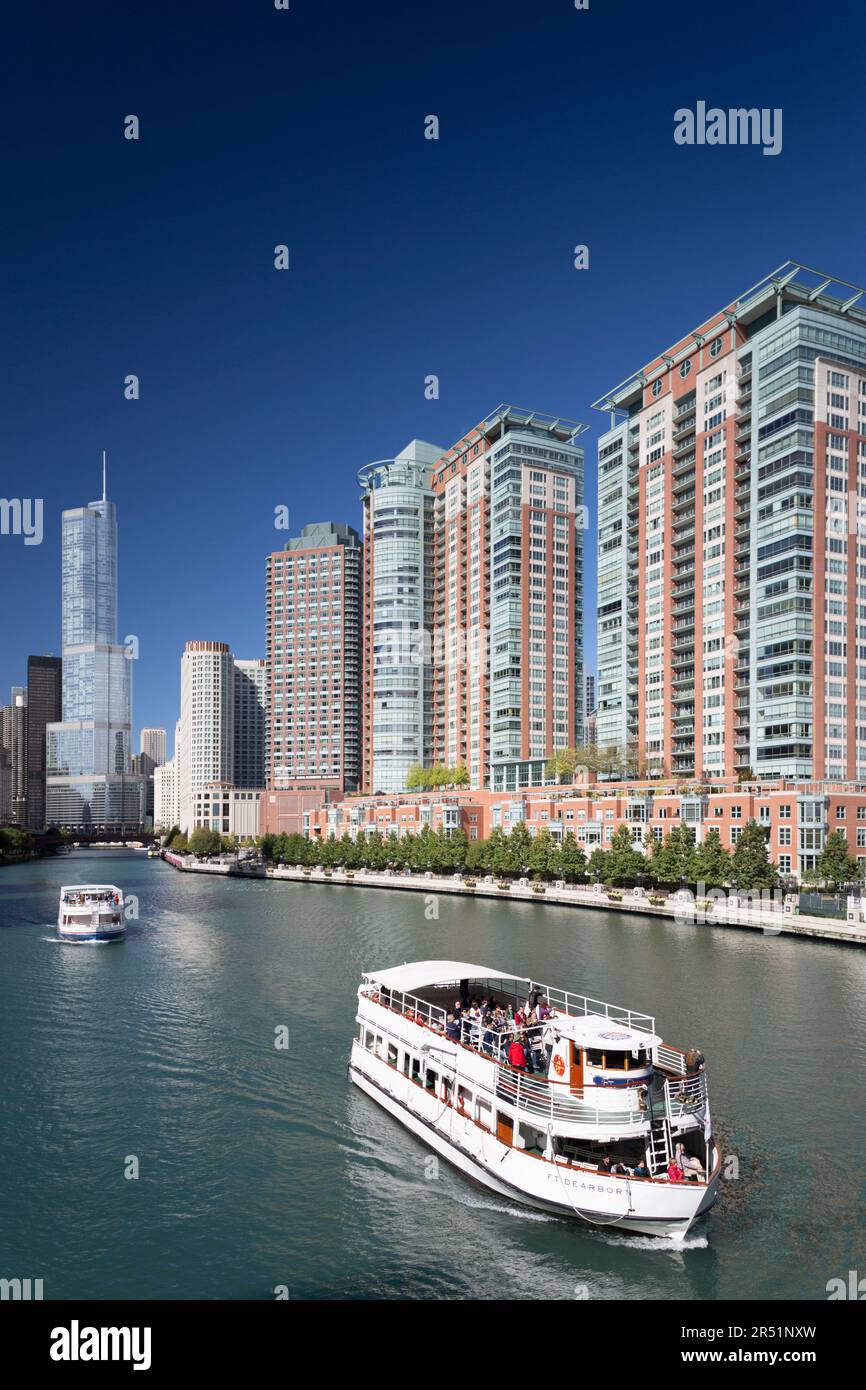 Chicago trump tower view hi-res stock photography and images - Alamy