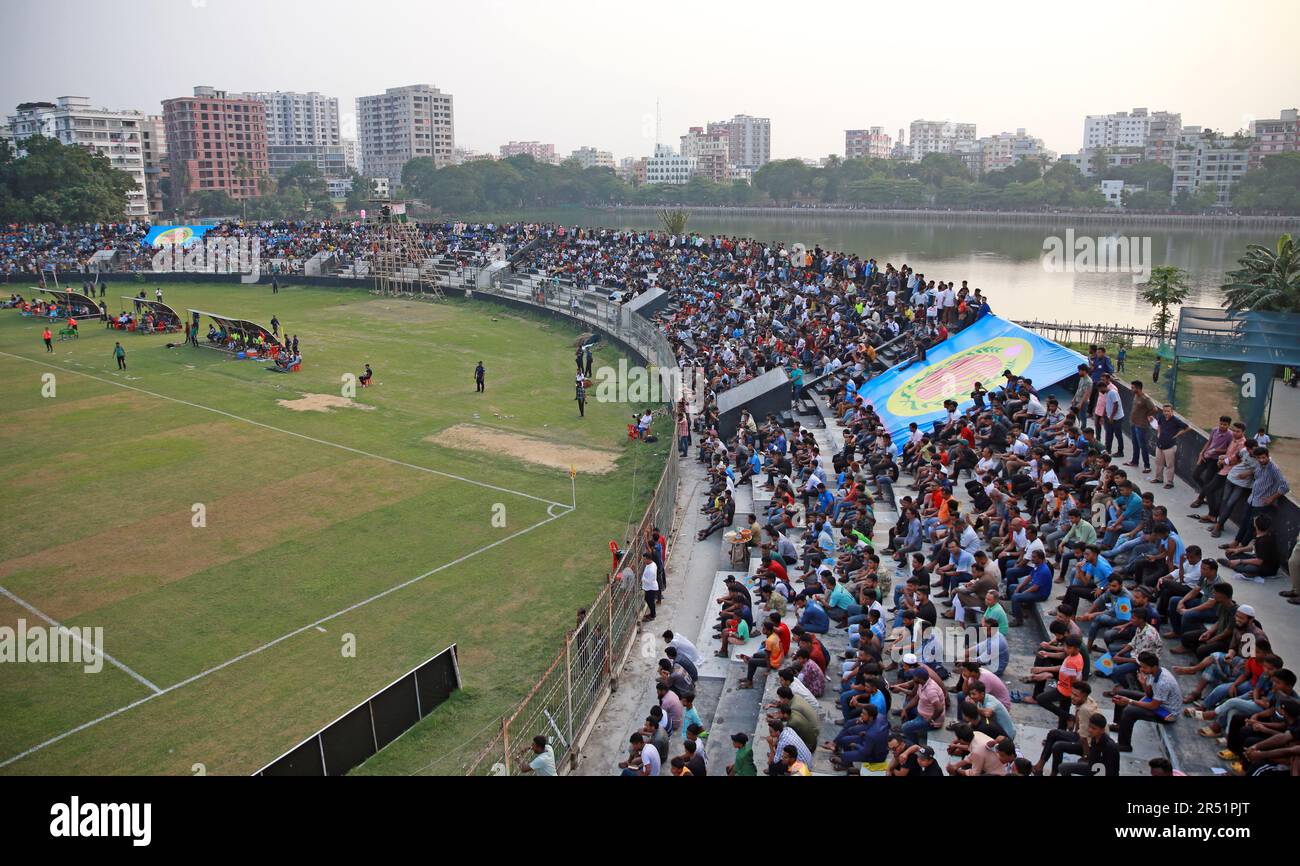 Hordes of Mohammedan Sporting Club and Abahani Limited fans created a ...