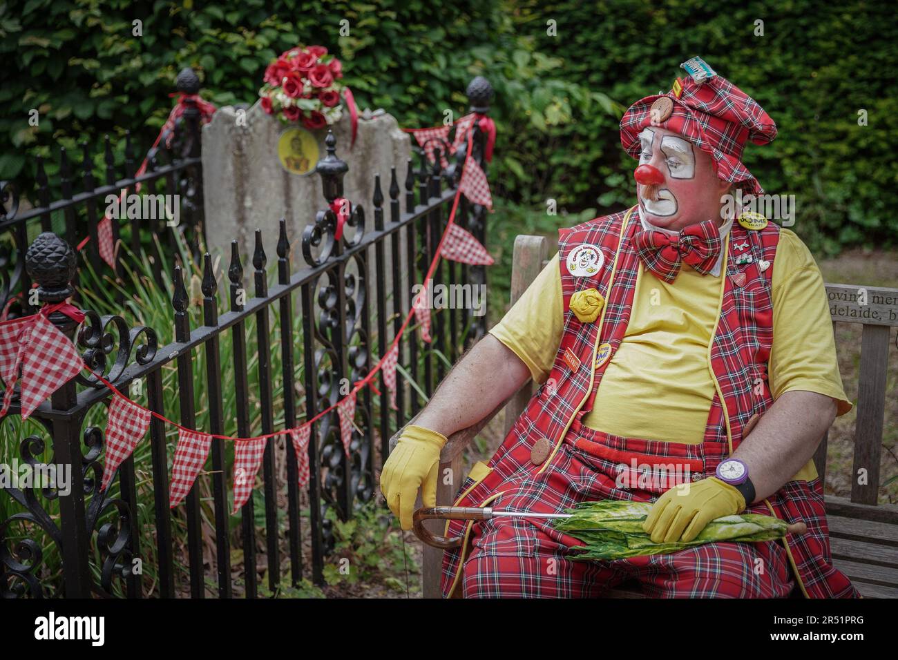 London, UK. 31st May 2023. Sad clown Gingernut sits next to GrimaldiÕs grave during the annual ...