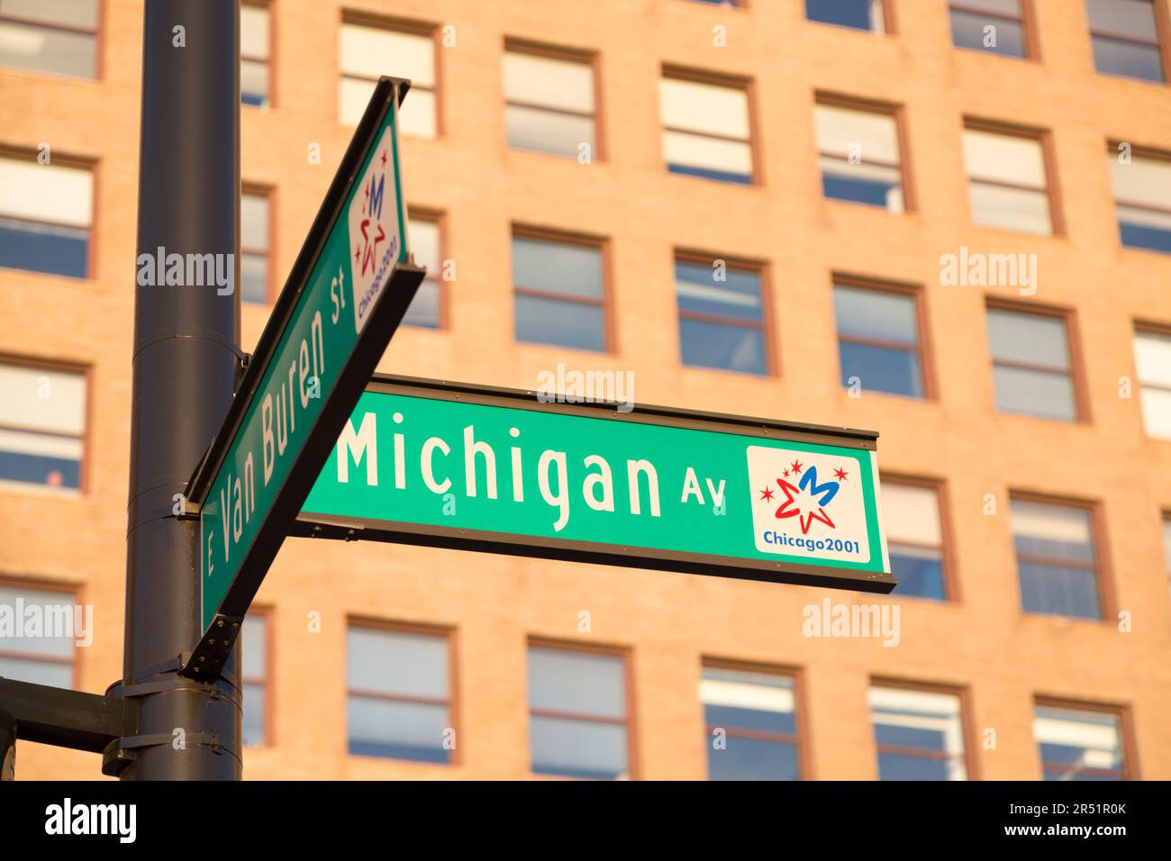 Chicago road sign hi-res stock photography and images - Alamy