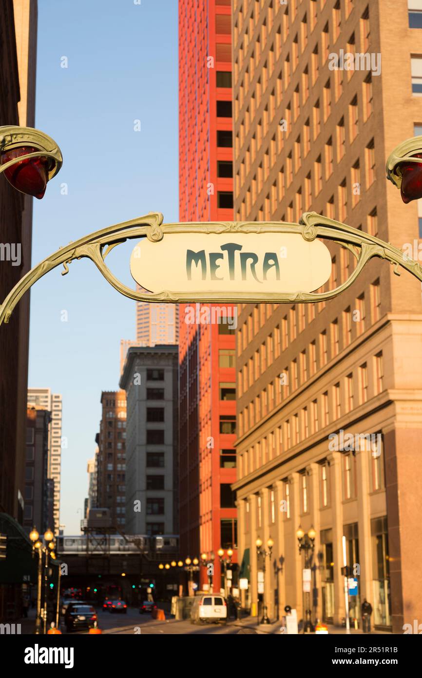 Chicago metro sign hi-res stock photography and images - Alamy