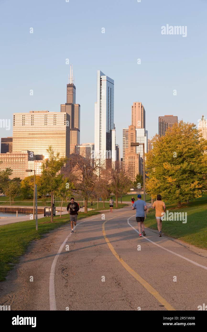 USA, Illinois, Chicago, the Lake Front trail cycling and walking path ...