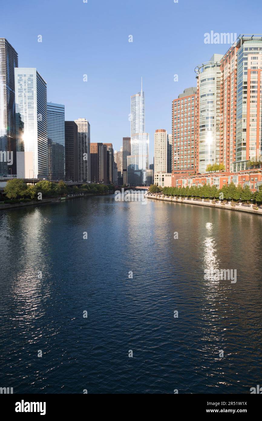 Chicago chicago river hi-res stock photography and images - Alamy