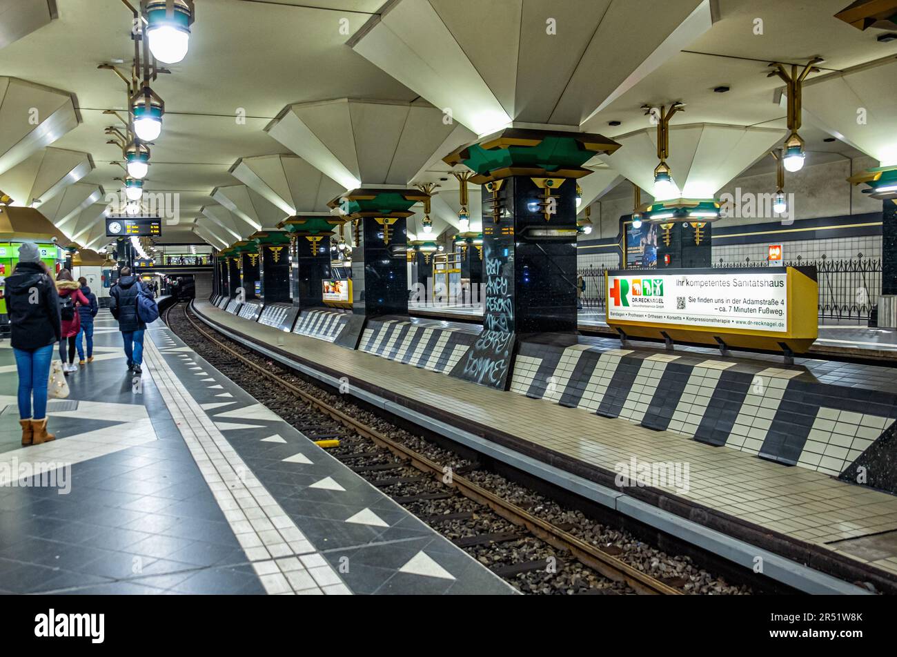 U rathaus spandau underground u bahn railway station hi-res stock photography and images - Alamy