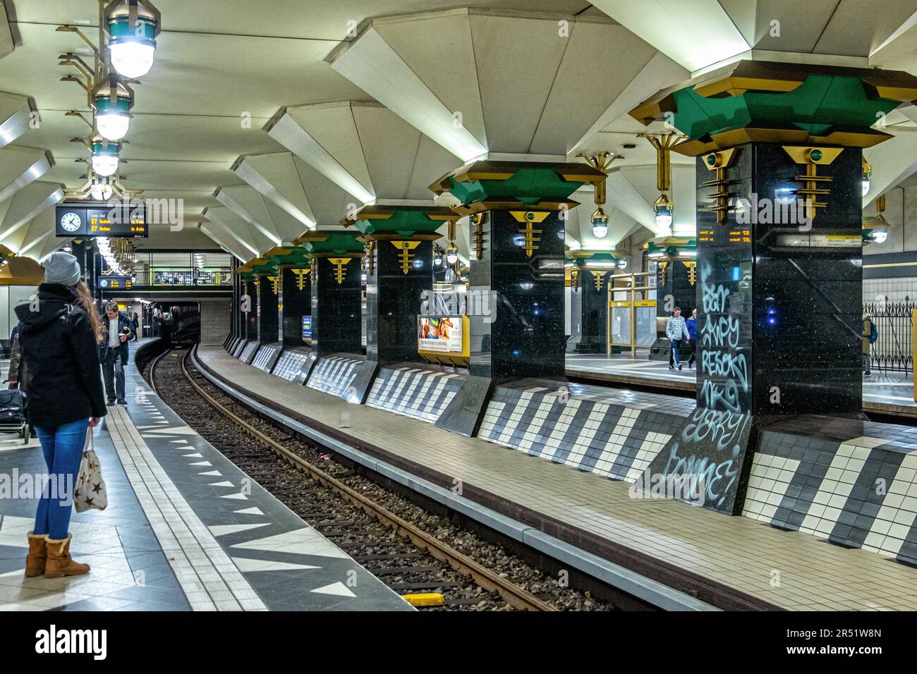 U rathaus spandau underground u bahn railway station hi-res stock photography and images - Alamy