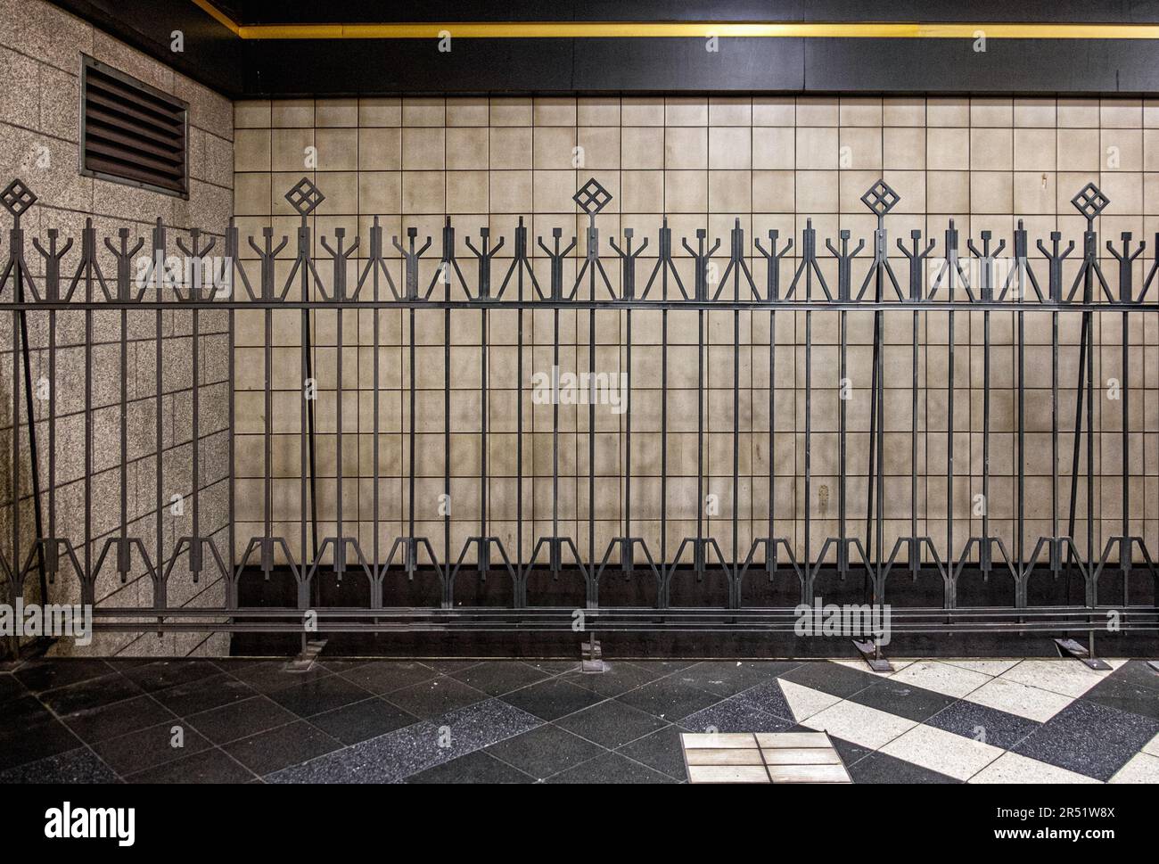 U Rathaus Spandau underground U-Bahn railway station - Western Terminus ...