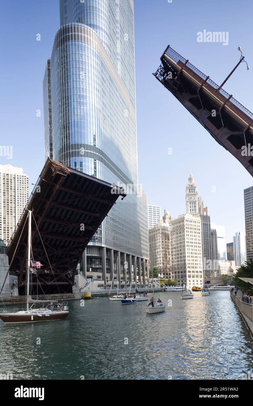 USA, Illinois, Chicago, Wabash Avenue Street Bridge (open) and the ...