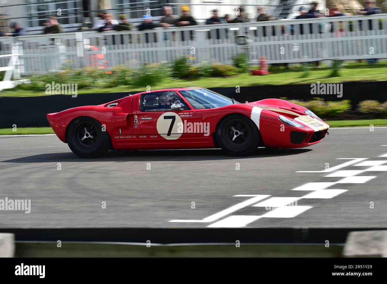 Approaching the finish line, Craig Davies, Jason Plato, Ford GT40 ...