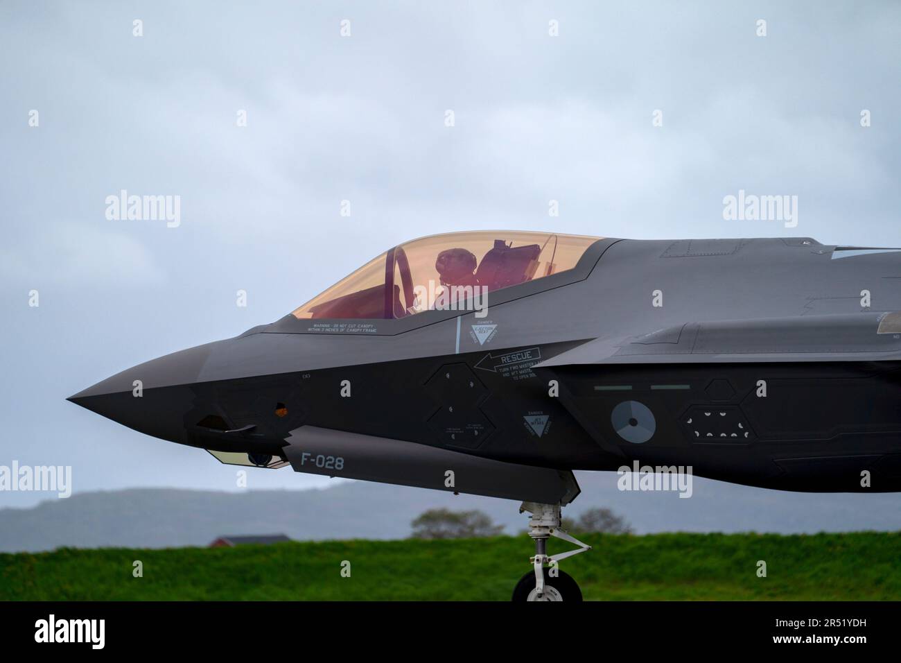 Military bases in arctic hi-res stock photography and images - Alamy