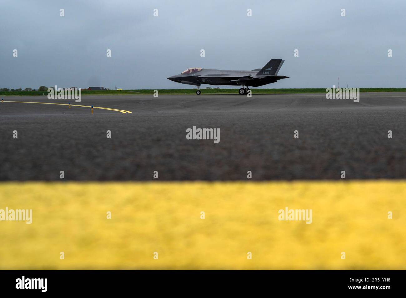 Military bases in arctic hi-res stock photography and images - Alamy