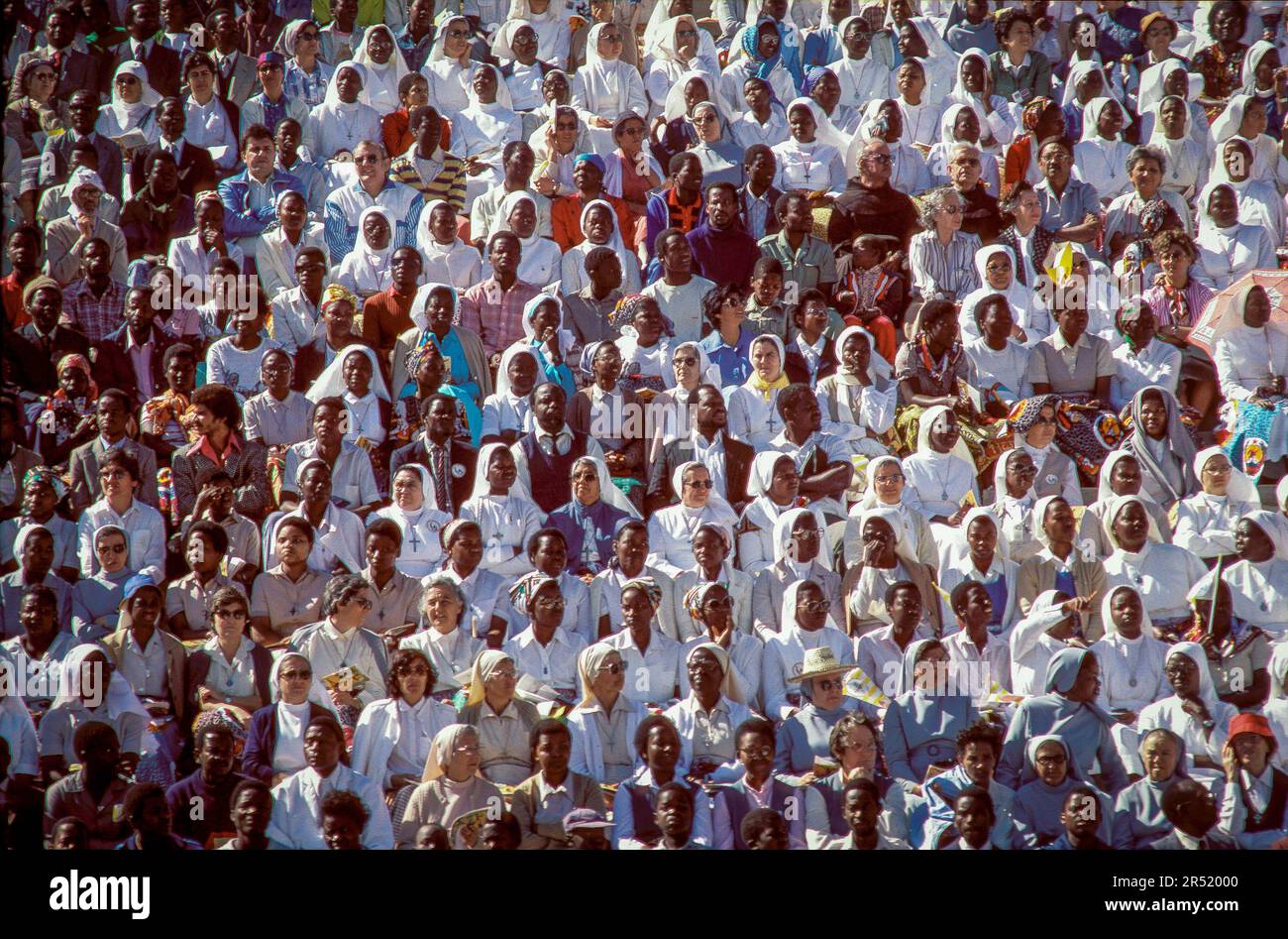 Mozambique, A mass at Maputo's football stadium on the occasion of Pope ...