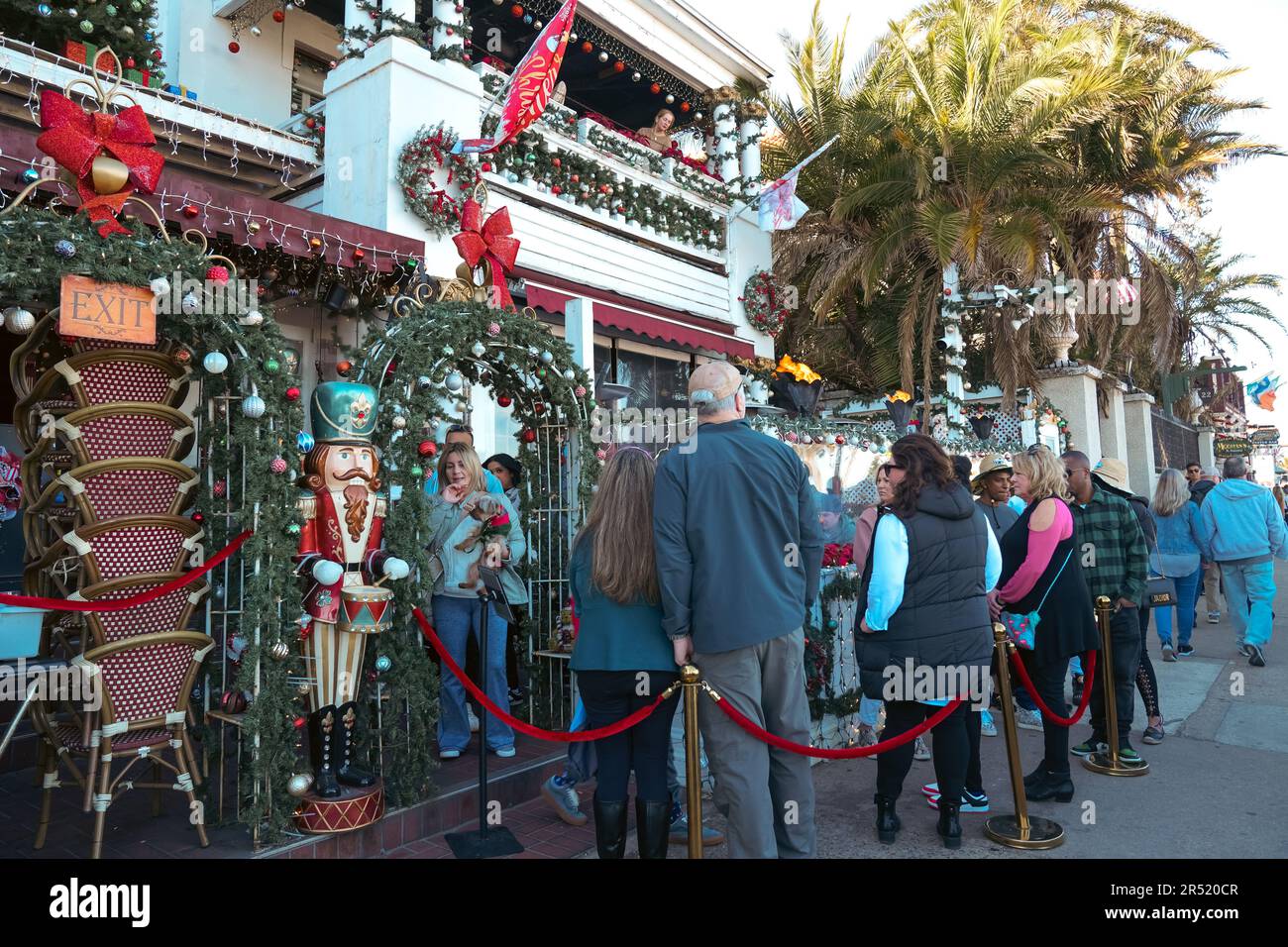 St. Augustine, Florida - December 28, 2022: Long lines outside of Tini ...