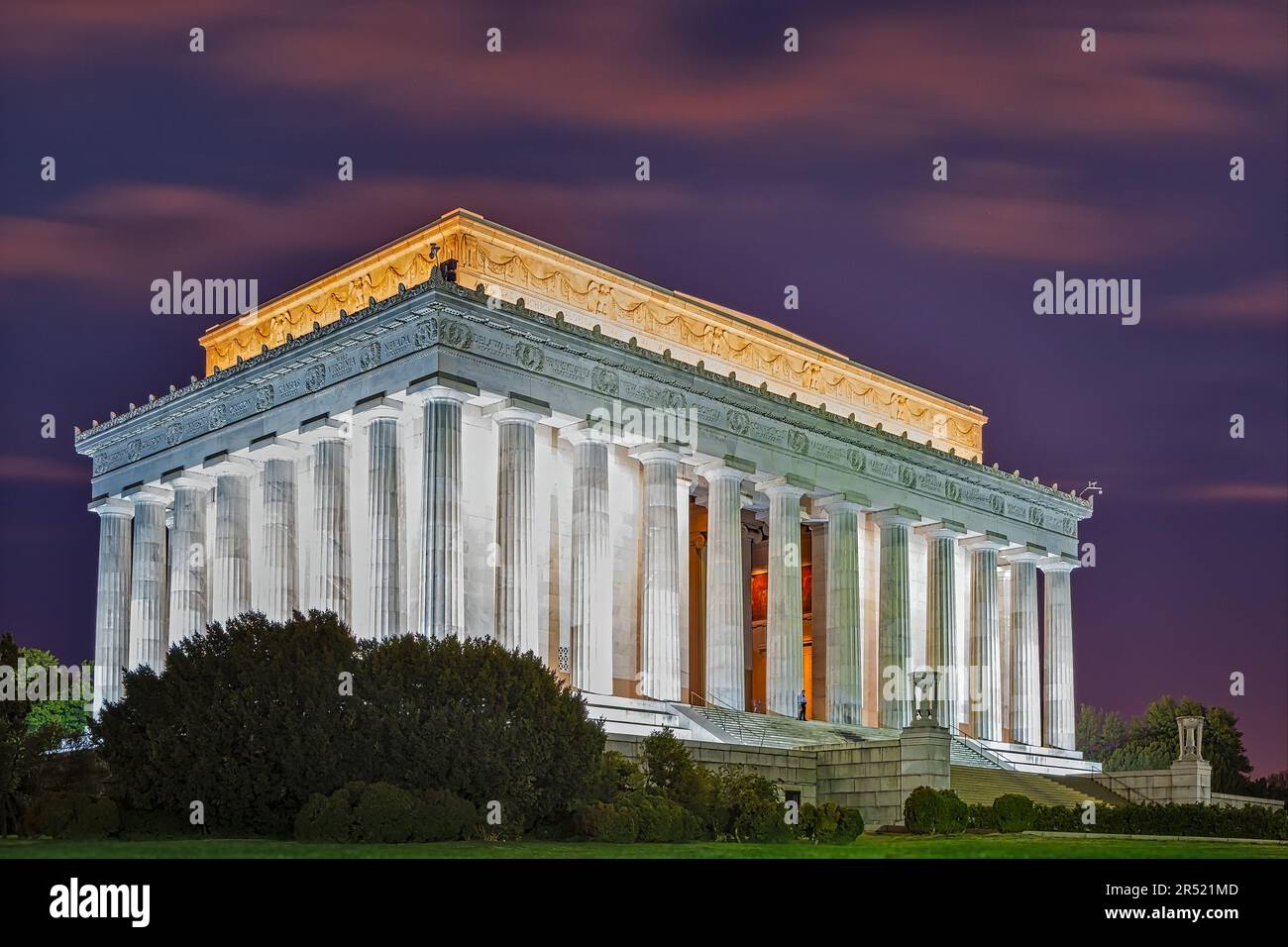 Lincoln Memorial First Light - The iconic Lincoln Memorial national ...