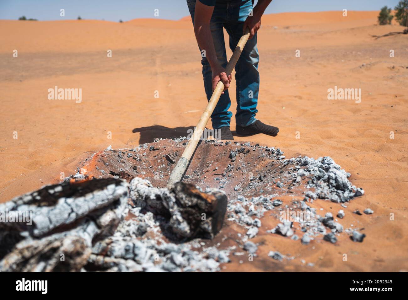 Desert heat blur man hi-res stock photography and images - Alamy