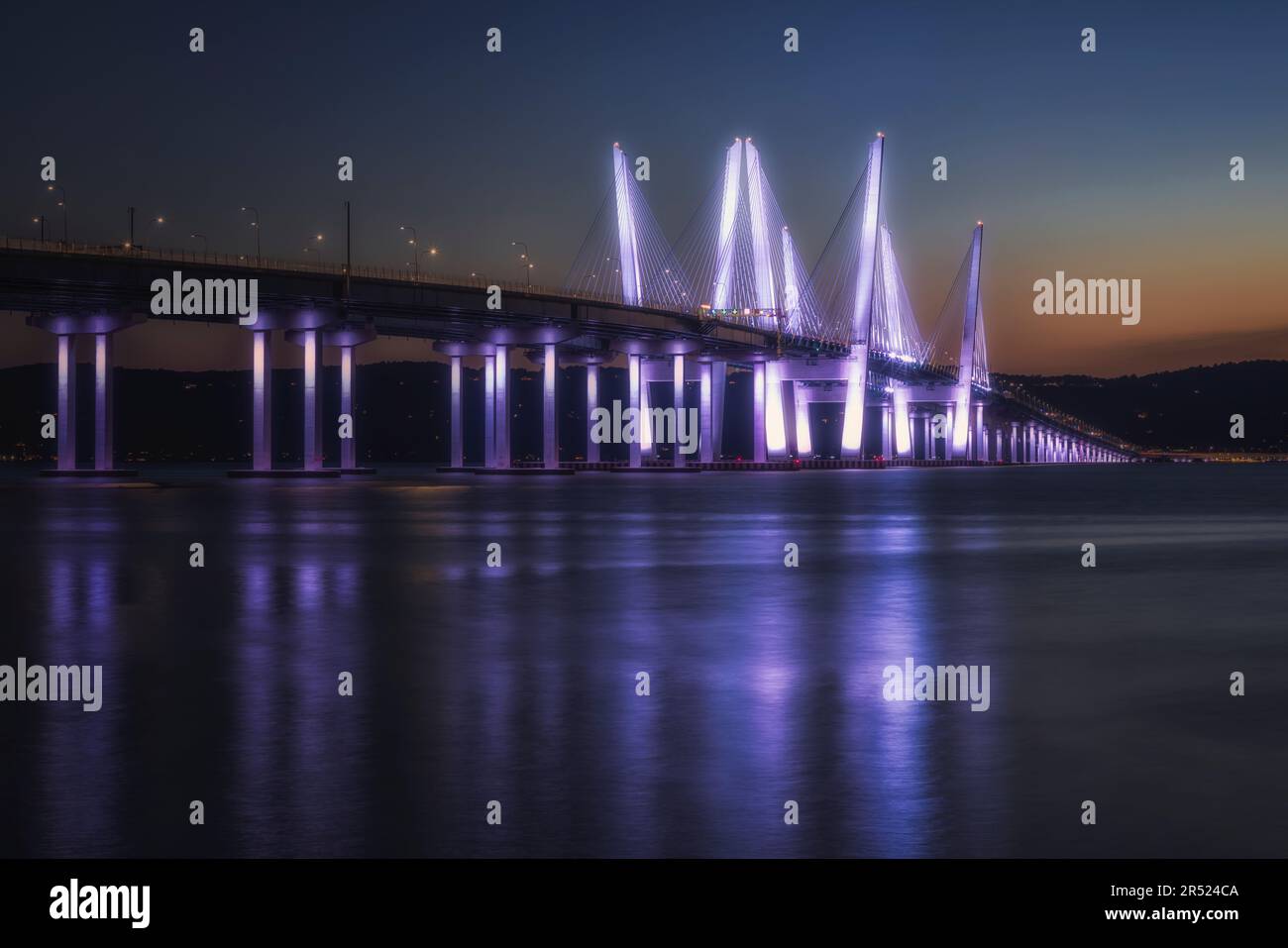 New Tappan Zee Bridge - View to the landmark bridge above the Hudson ...