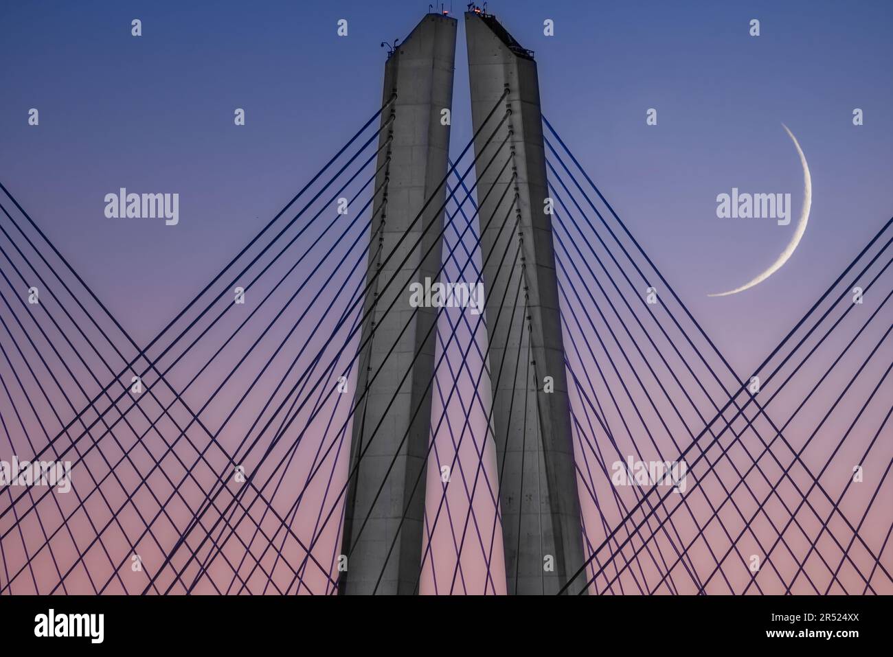 Tappan Zee Bridge Crescent - View to the Crescent moon with the new ...