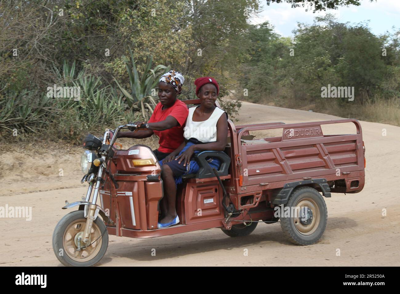 Wedza, Zimbabwe's capital Harare. 19th May, 2023. Adefi Mtambo (L ...