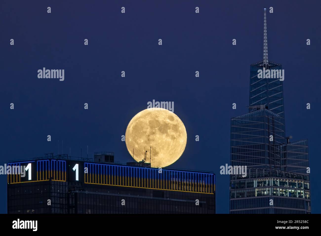 Only One NYC Skyline - The Beaver full moon rises above One Penn Plaza ...