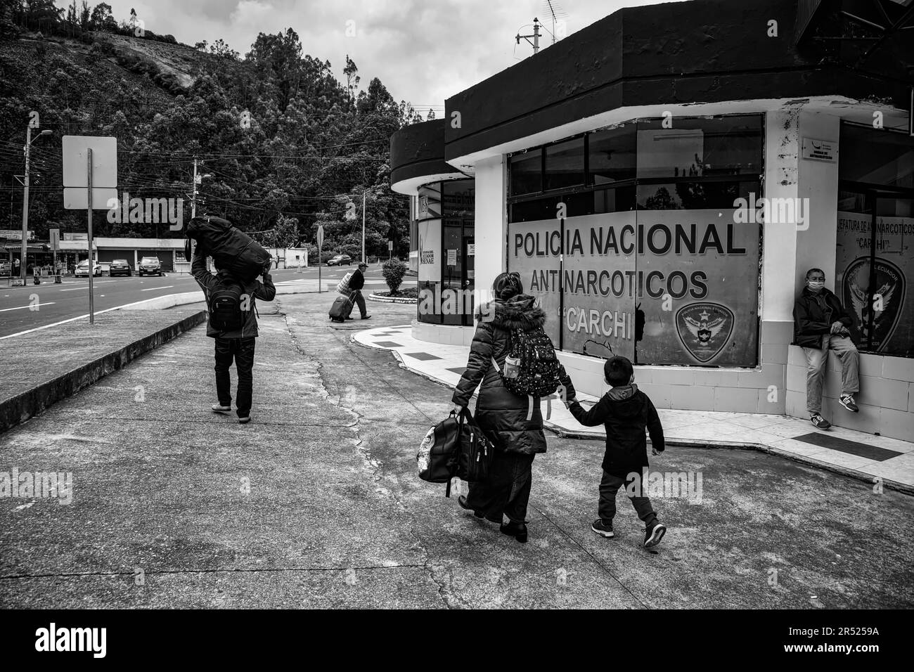 Legal and illegal immigration from Colombia and Venezuela to Ecuador ...