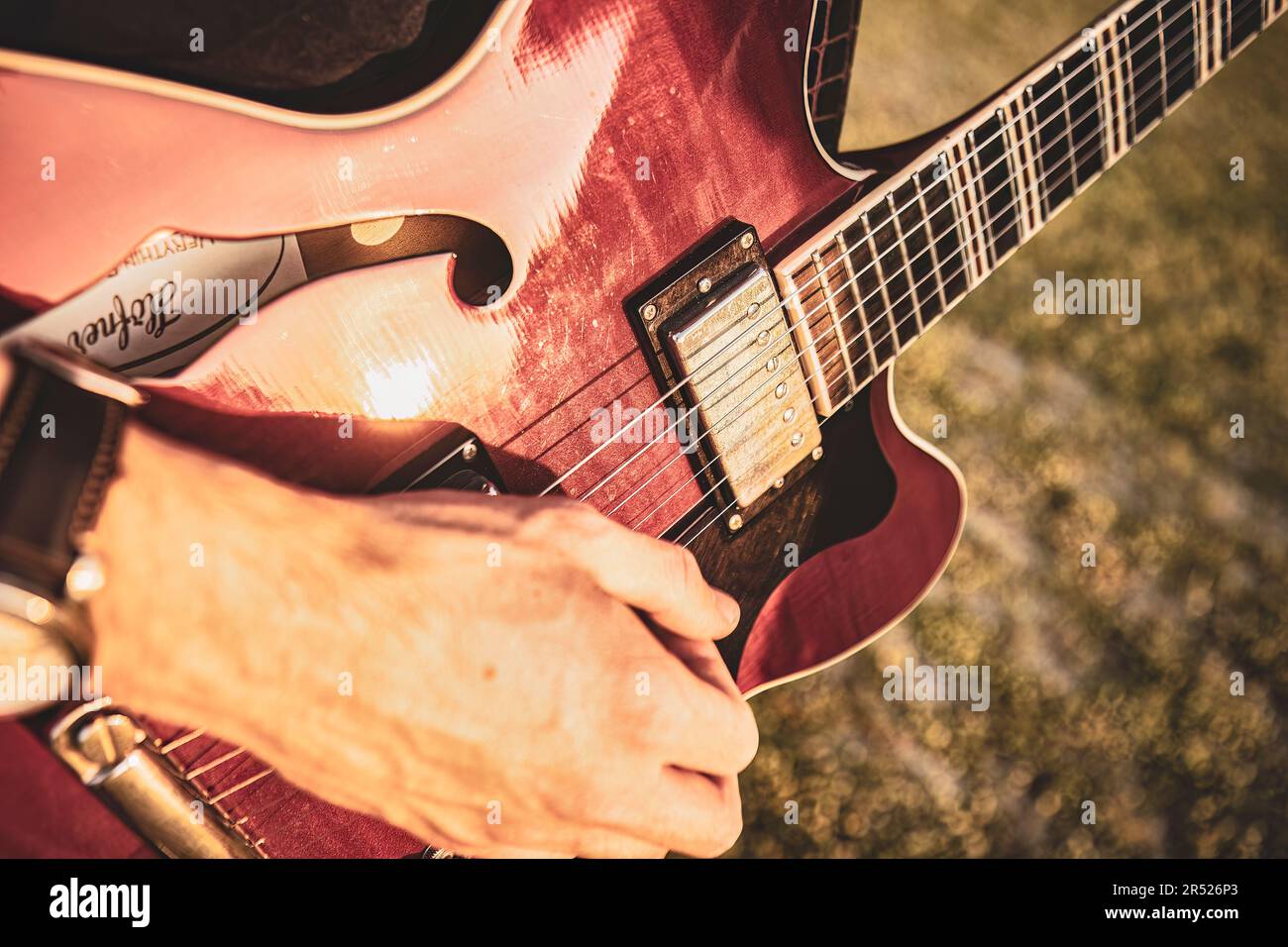 Strumming technique hi-res stock photography and images - Alamy
