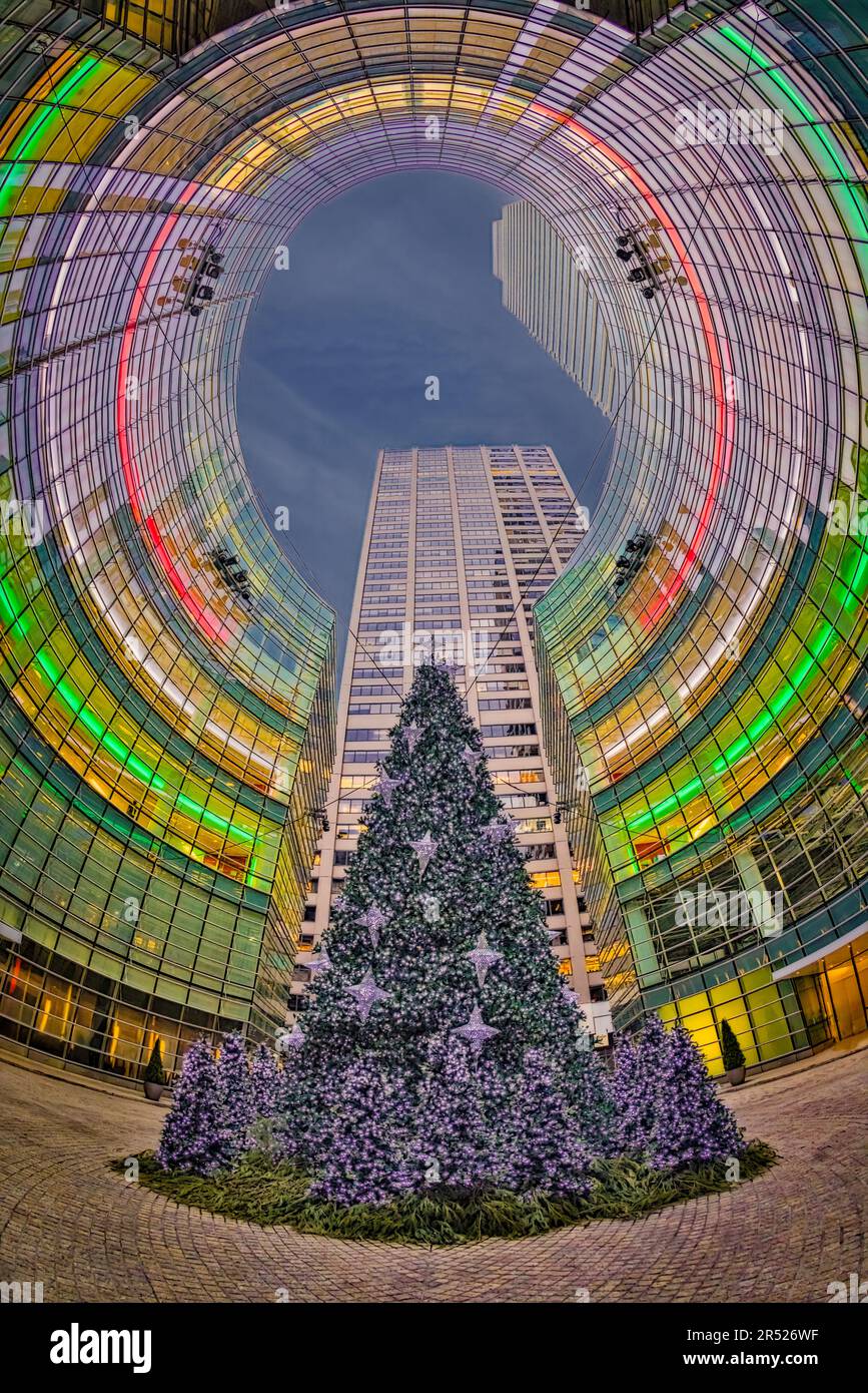Bloomberg Tower NYC Christmas Tree Stock Photo - Alamy