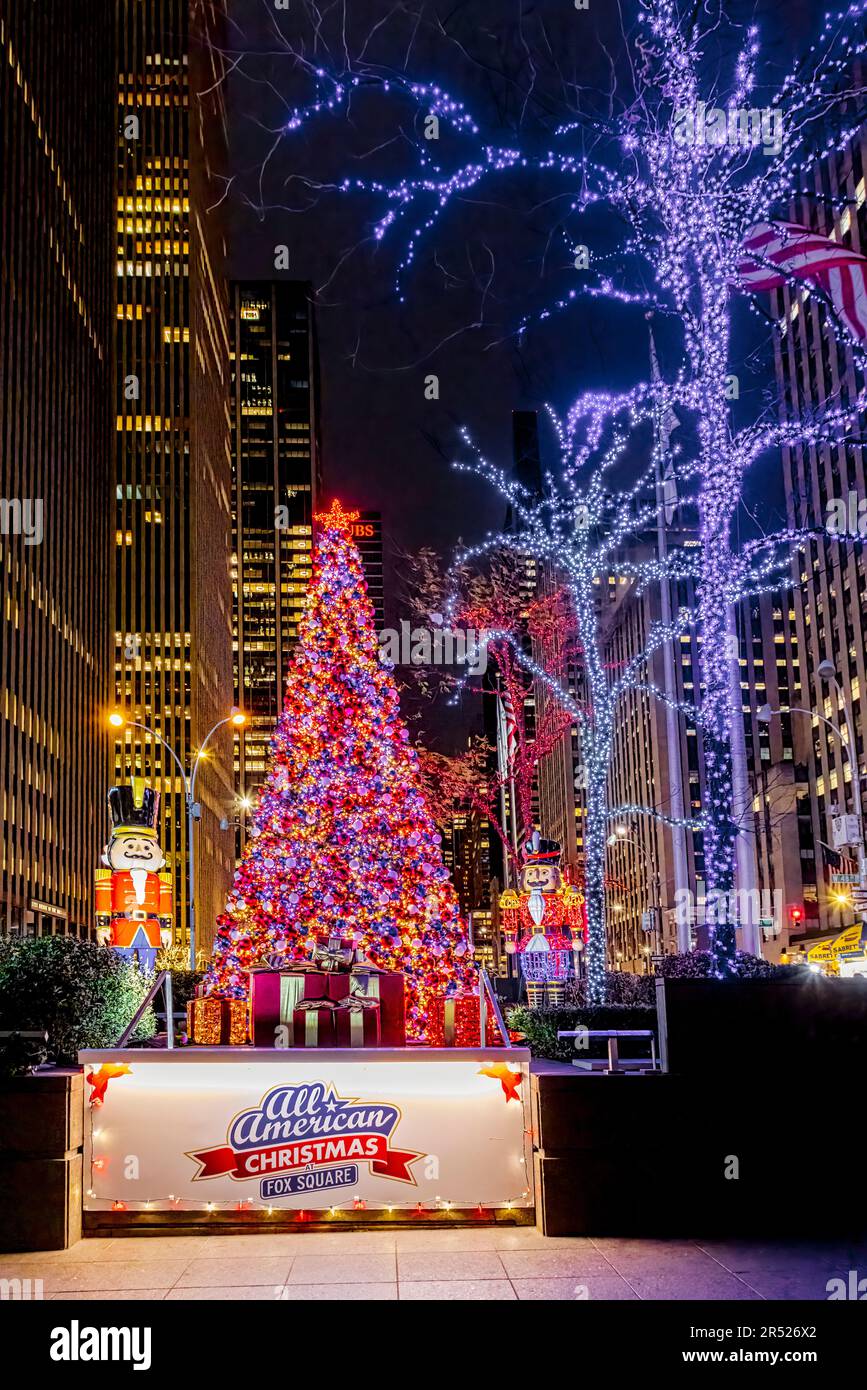All american christmas fox square hi-res stock photography and images ...