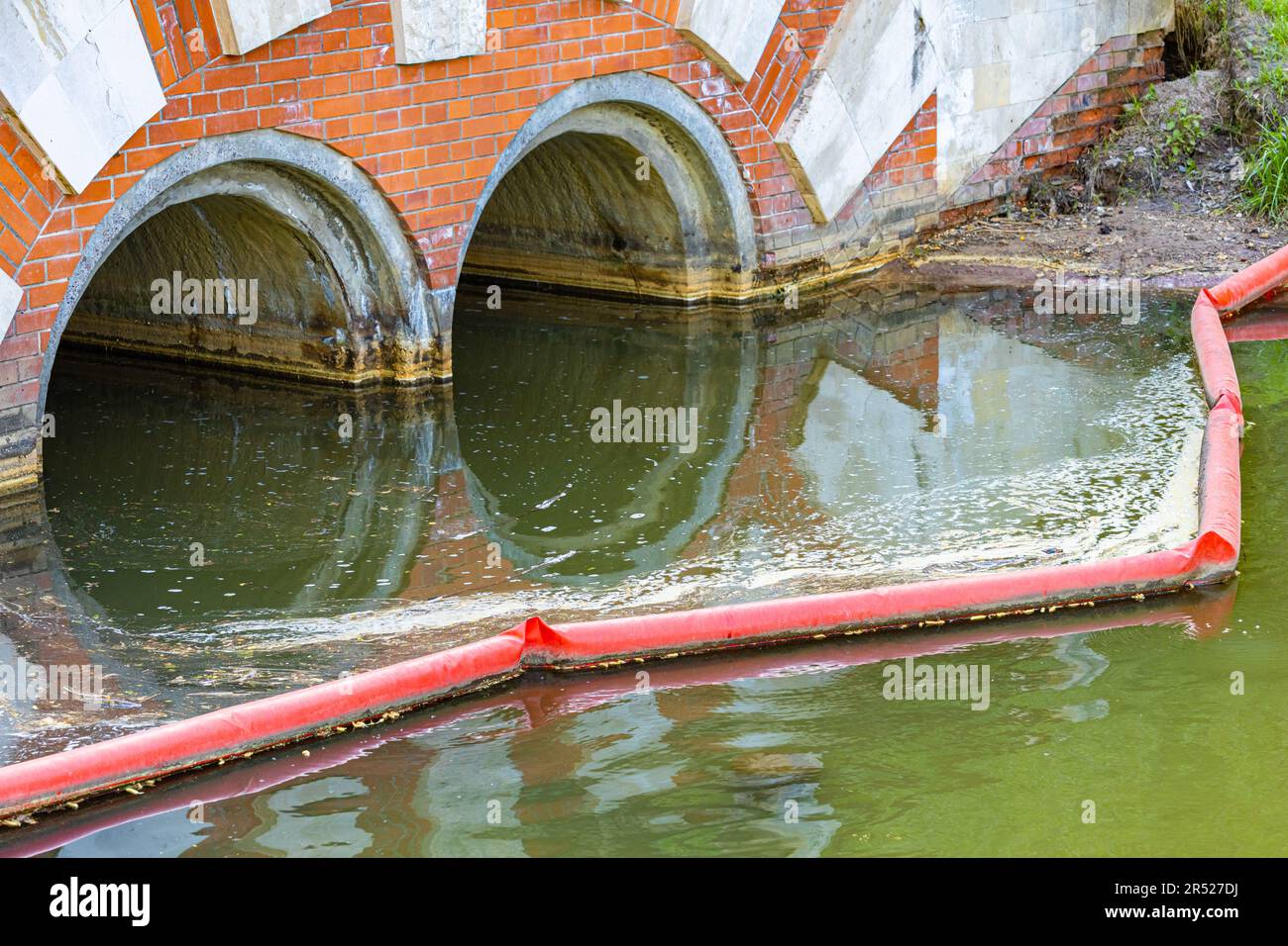 Floating dirt collector hi-res stock photography and images - Alamy