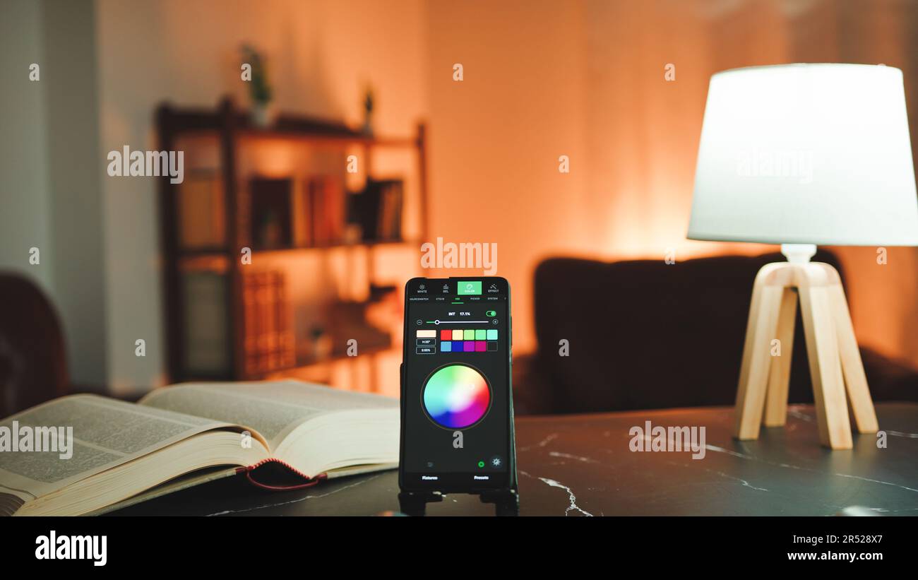 Turn off light mobile app hi-res stock photography and images - Alamy