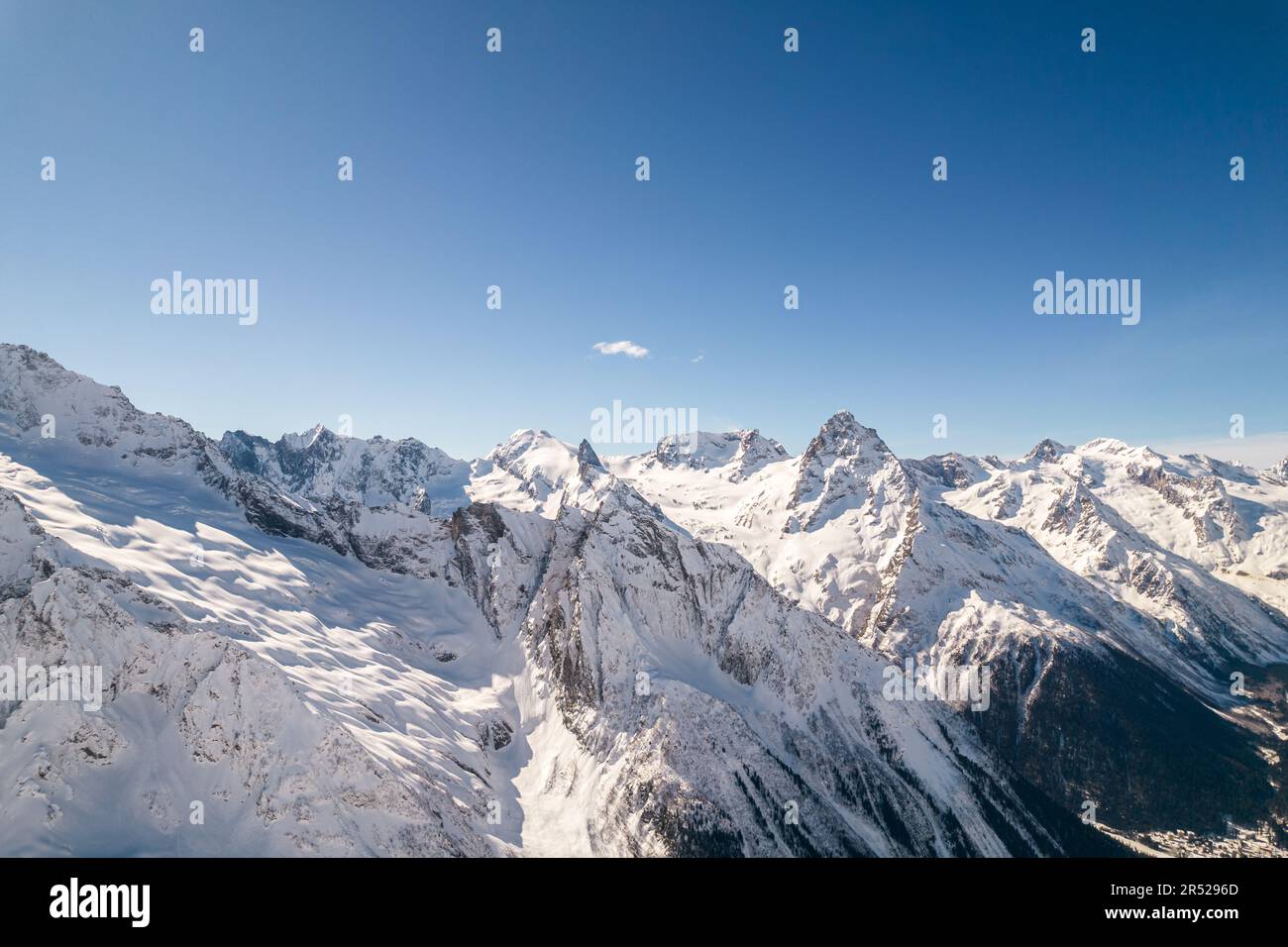 Mountains high snow mountain hi-res stock photography and images - Alamy
