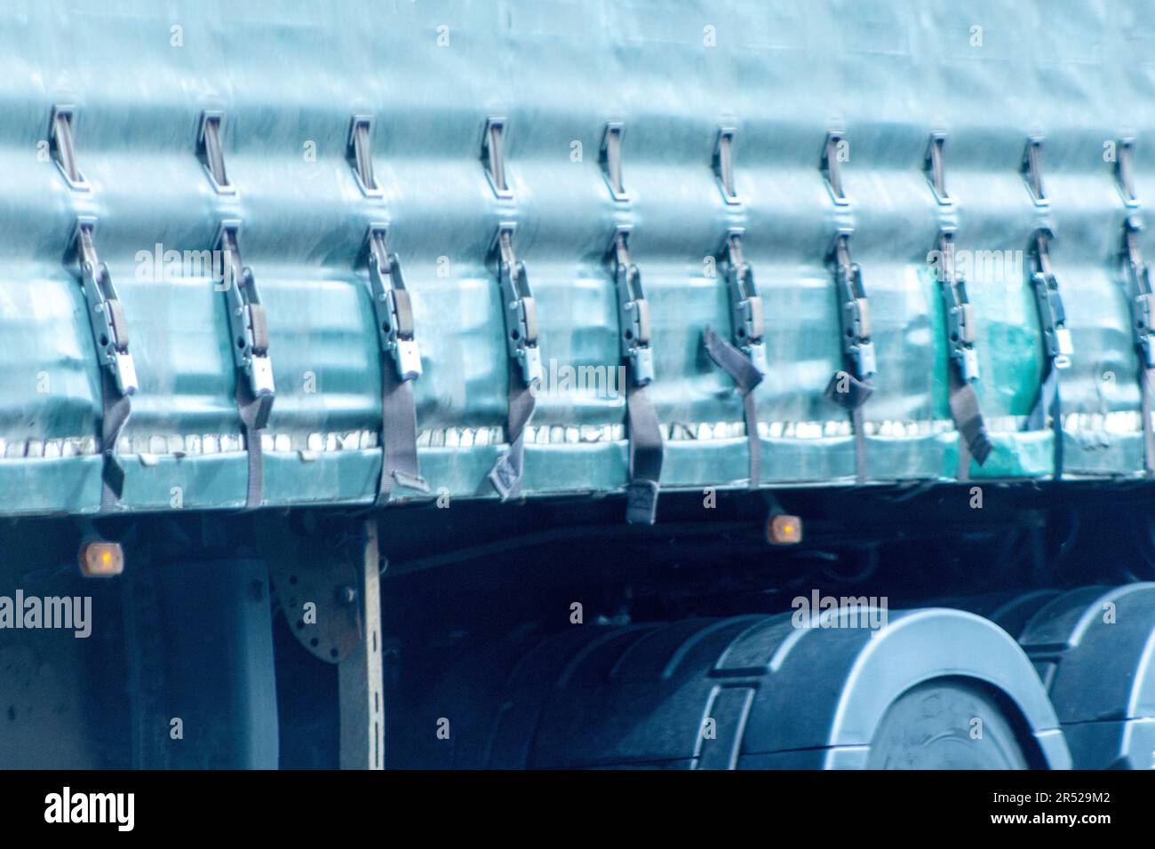 Articulated lorry side hi-res stock photography and images - Alamy